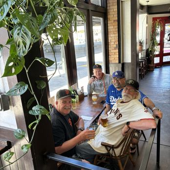 THE CRAFTY FOX ALE HOUSE - Updated October 2024 - 440 Photos & 293 ...