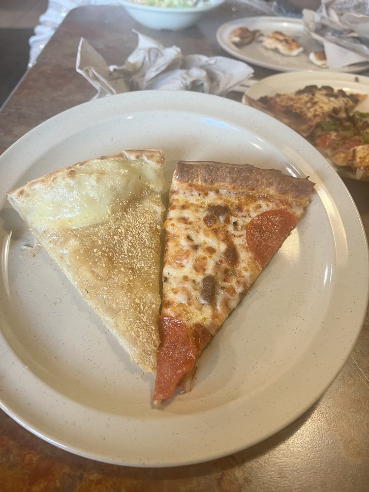 VILLAGE INN PIZZA PARLOR - Updated September 2025 - 11 Photos & 10 ...