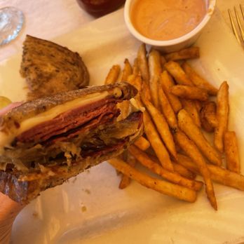 PEPI’S BAR & RESTAURANT - Updated September 2024 - 336 Photos & 397 ...