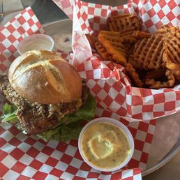 TOWN HALL BURGER & BEER - DURHAM - Updated July 2025 - 526 Photos & 572 ...