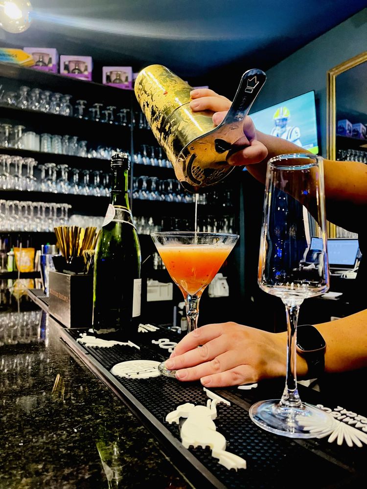 TWO TWO ONE WINE BAR - Updated October 2025 - 221 N Main St, Jennings ...