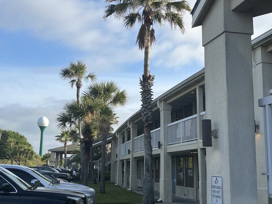 DAYS INN & SUITES BY WYNDHAM JEKYLL ISLAND - Updated June 2024 - 74 ...