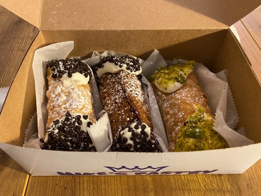 MIKE’S PASTRY - Updated December 2025 - 832 Photos & 565 Reviews - 11 ...