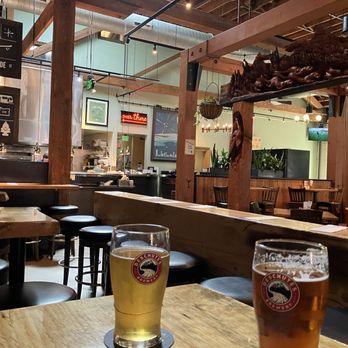 DESCHUTES BREWERY PORTLAND PUBLIC HOUSE - Updated September 2024 - 5233 ...