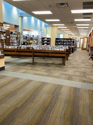 CHANHASSEN LIBRARY - Updated December 2025 - 11 Photos - 7711 Kerber ...