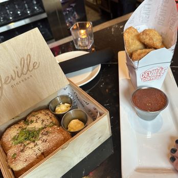 DEVILLE DINERBAR - Updated December 2024 - 1308 Photos & 643 Reviews ...