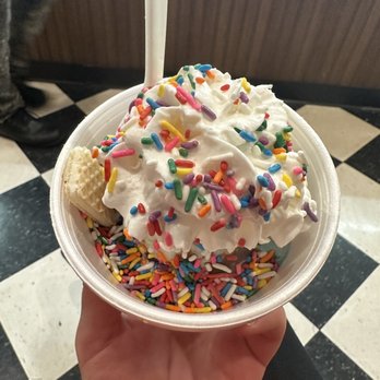 MAYBERRY ICE CREAM RESTAURANTS - Updated August 2024 - 75 Photos & 88 ...