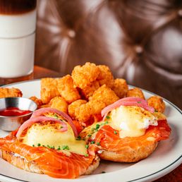 FOX ON JOHN - Updated March 2025 - 438 Photos & 211 Reviews - 106 John ...