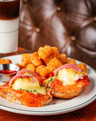 FOX ON JOHN - Updated March 2025 - 438 Photos & 211 Reviews - 106 John ...