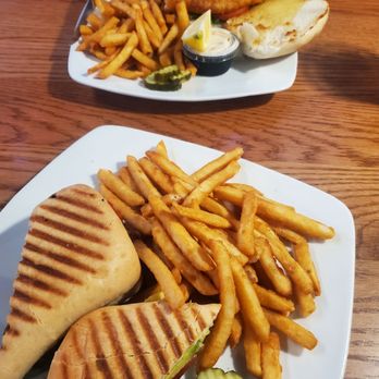 HOOLIGANS EASTSIDE GRILL - Updated November 2025 - 64 Photos & 90 ...