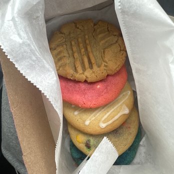 COOKIE BROKERS BAKERY OF PHOENIX - Updated August 2024 - 174 Photos ...