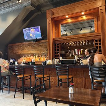 BROTHERS TAVERN - Updated January 2026 - 19 Photos & 28 Reviews - 1 E ...