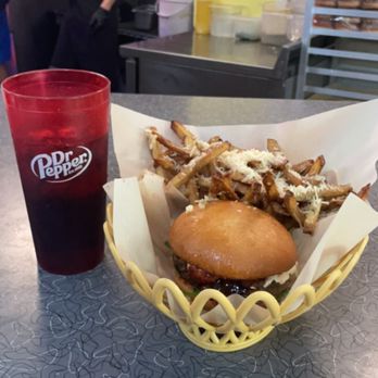THE BURGER DIVE - Updated June 2024 - 296 Photos & 622 Reviews - 114 N ...