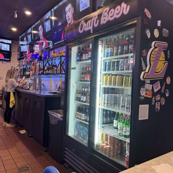 FLAPPY’S WINGS AND BAR - Updated March 2025 - 250 Photos & 107 Reviews ...