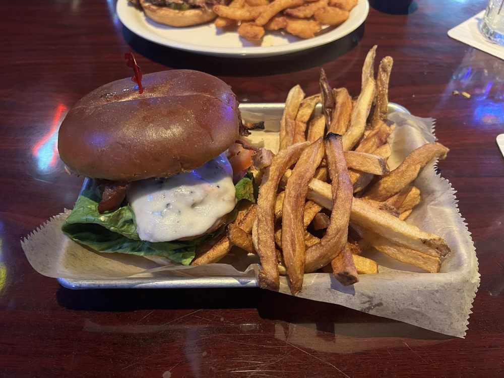 THE QUARTER BAR & GRILL - Updated August 2024 - 133 Photos & 131 ...