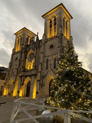 MAIN PLAZA - Updated December 2024 - 172 Photos & 32 Reviews - 115 N ...