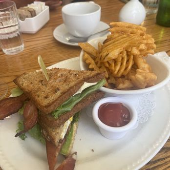 MATHEWS FOOD & DRINK - Updated January 2025 - 1092 Photos & 655 Reviews ...