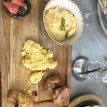 TRAVELER’S TABLE - Updated June 2024 - 5594 Photos & 1924 Reviews - 520 ...