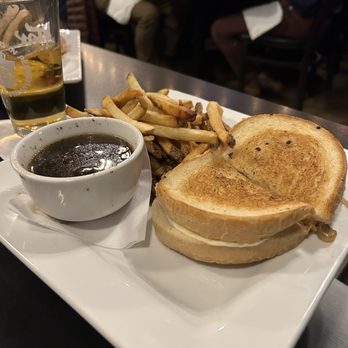 Z PUB & DINER - Updated December 2024 - 82 Photos & 147 Reviews - 2580 ...