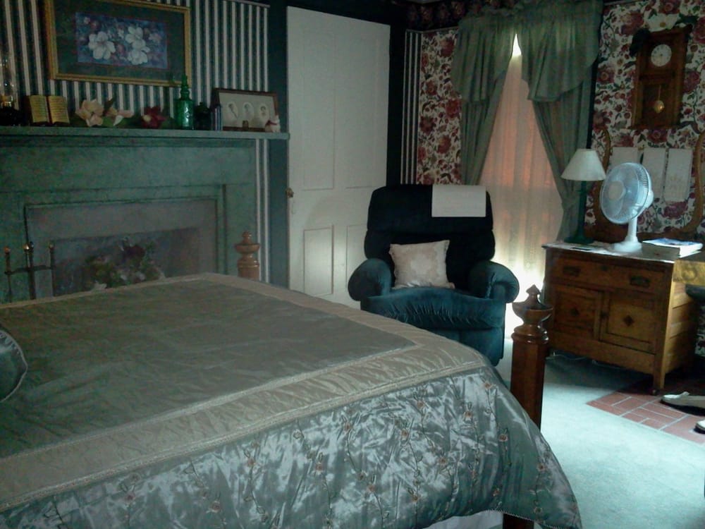 THE METAMORA INN - Updated May 2024 - 10 Photos - 19049 Wynn St ...