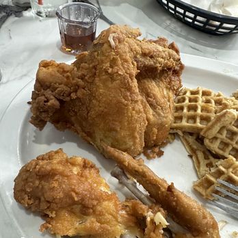 KUZZOS CHICKEN & WAFFLES - Updated June 2024 - 688 Photos & 771 Reviews ...