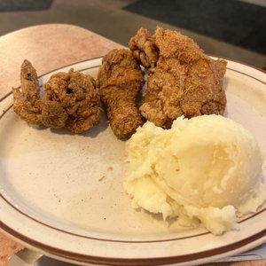 CARRIAGE CROSSING RESTAURANT AND BAKERY - Updated July 2024 - 154 ...