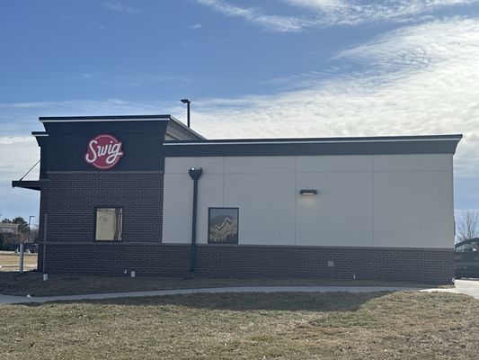 SWIG - Updated June 2025 - 19 Photos - 9705 N Ash Ave, Kansas City ...