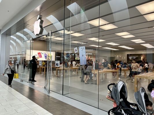 APPLE LOS CERRITOS - Updated January 2026 - 270 Photos & 1040 Reviews ...