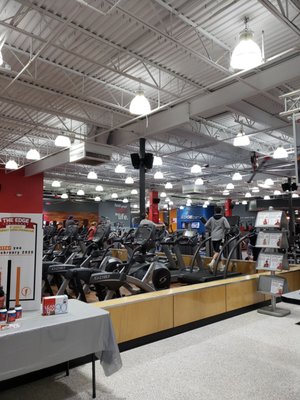 THE EDGE FITNESS CLUBS - 20 Photos & 68 Reviews - 49 Pavilions Dr ...