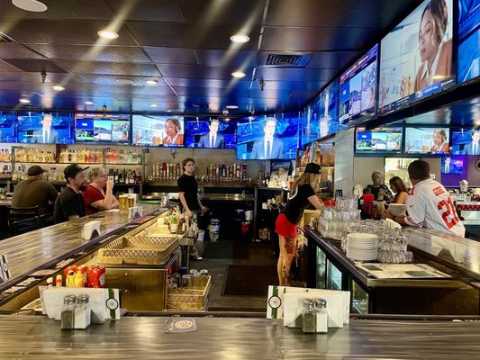 THE ANGRY CLOVER - Updated December 2025 - 61 Photos & 49 Reviews ...