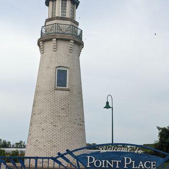 POINT PLACE LIGHTHOUSE - Updated October 2025 - Bay View Park, Toledo ...