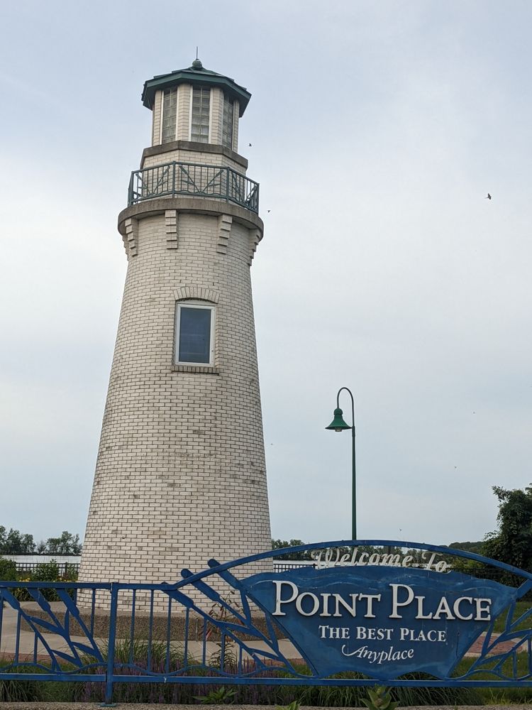 POINT PLACE LIGHTHOUSE - Updated October 2025 - Bay View Park, Toledo ...