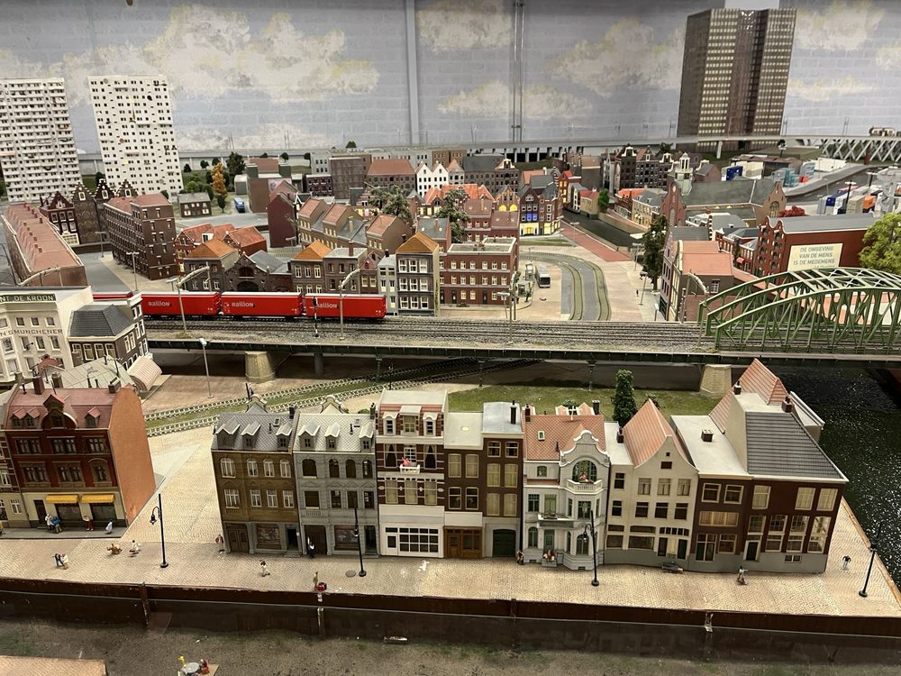 RAILZ MINIWORLD - Updated January 2026 - 16 Photos - Weena 745 ...