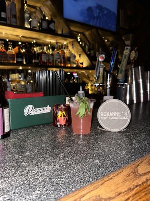 ROXANNE’S LIQUOR BAR & KITCHEN - Updated December 2025 - 72 Photos & 56 ...