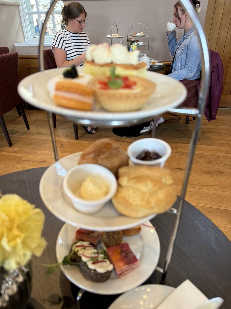 QUEEN ANNE CAFE - Updated July 2025 - 26 Photos - Edinburgh Castle ...