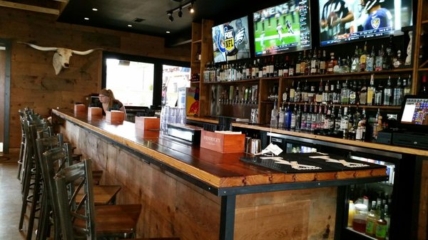 THE TIPSY OAK - 558 Photos & 595 Reviews - Gastropubs - 301 E Front St ...