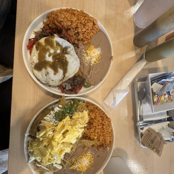 THE VILLA ON GRAND - Updated May 2025 - 102 Photos & 80 Reviews - 117 W ...