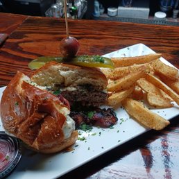 THE BEAGLE PUB & EATERY - Updated December 2025 - 37 Photos & 26 ...