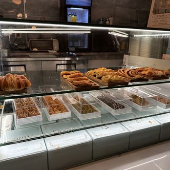 EMMY FRENCH CORNER - Updated October 2025 - 77 Photos & 40 Reviews ...