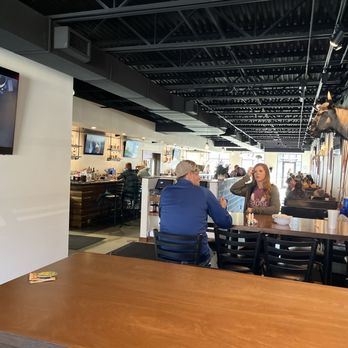THE LODGE EATERY AND PUB - Updated March 2025 - 40 Photos & 23 Reviews ...