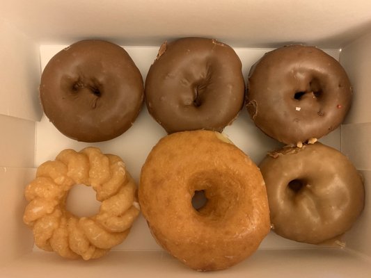 LUCKY DONUTS - 72 Photos & 125 Reviews - 140 SW 152nd St, Burien ...