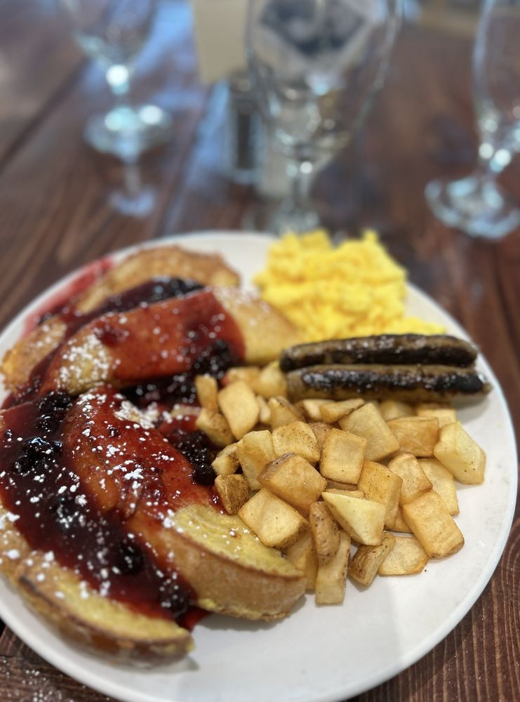 FARMHOUSE TABLE - Updated December 2025 - 5144 E Heise Rd, Ririe, Idaho ...