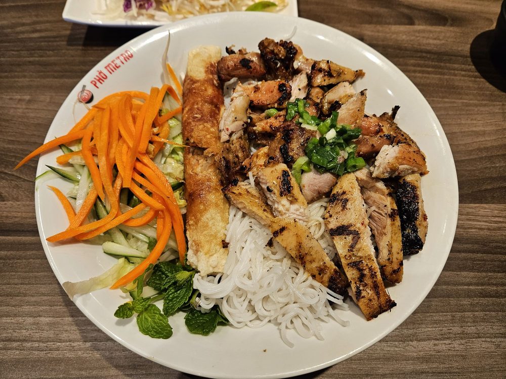 PHO METRO - Updated July 2025 - 73 Photos & 20 Reviews - 1520 Steeles ...