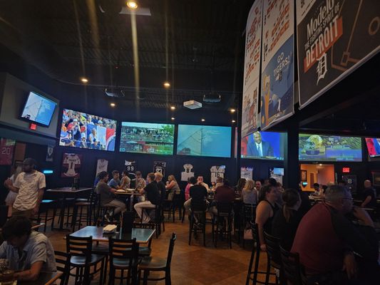 MONELLI’S - Updated December 2025 - 209 Photos & 330 Reviews - 5675 ...