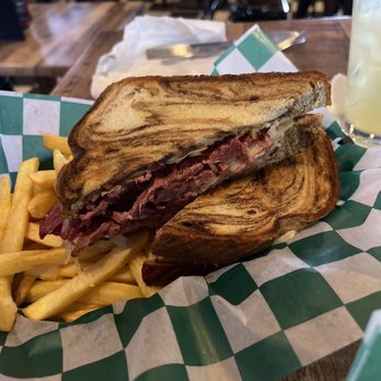 SALTY SHAMROCK - Updated December 2024 - 99 Photos & 164 Reviews - 6186 ...