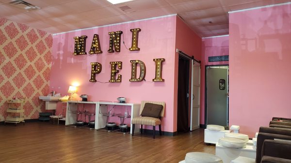 EMBELLISH NAILS & BOUTIQUE - 60 Photos & 110 Reviews - 3010 W Anderson ...