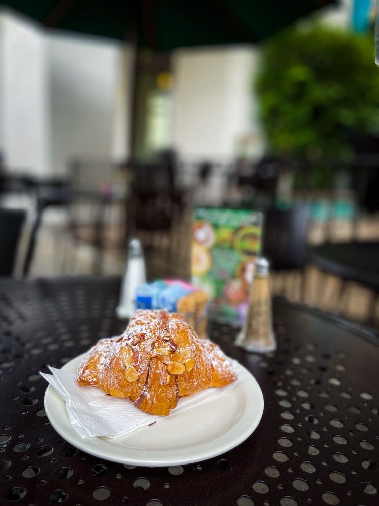 URTH CAFFÉ-PASADENA - 7541 Photos & 3773 Reviews - 594 E Colorado Blvd, Pasadena, California ...