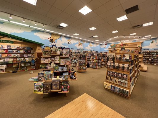 BARNES & NOBLE - AUSTIN - Updated August 2025 - 97 Photos & 109 Reviews ...
