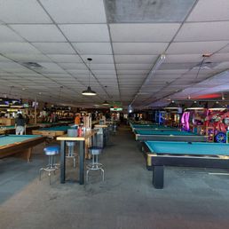POCKETEER BILLIARDS AND SPORTS BAR - Updated December 2025 - 62 Photos ...