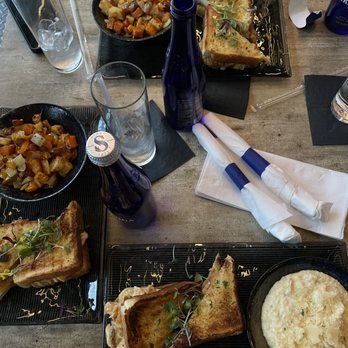 WEEZY’S - Updated November 2024 - 108 Photos & 44 Reviews - 200 Bennett ...